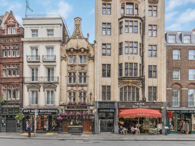 Whitehall, Trafalgar Square, London. 1 bed flat to rent £2,200 pcm £508 pw