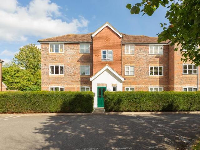 Whitehead Way, Aylesbury HP21 1 bed flat to rent £1,025 pcm £237 pw