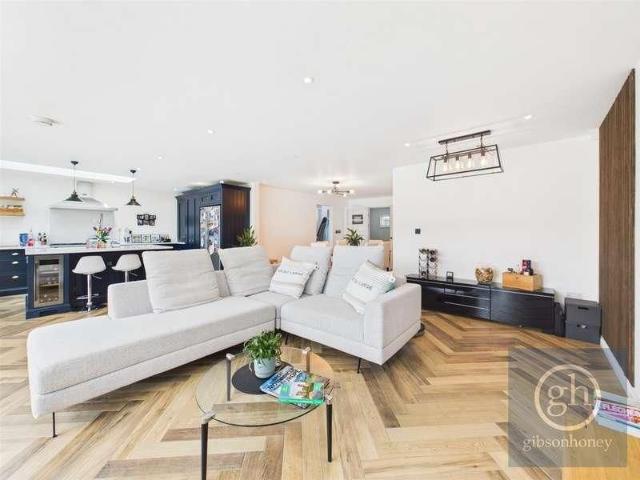 Whiteheath Avenue, Ruislip, HA4