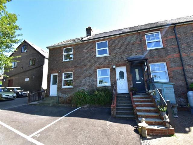 Whitehill Road, East Sussex TN6 2 bed terraced house to rent £1,295 pcm £299 pw