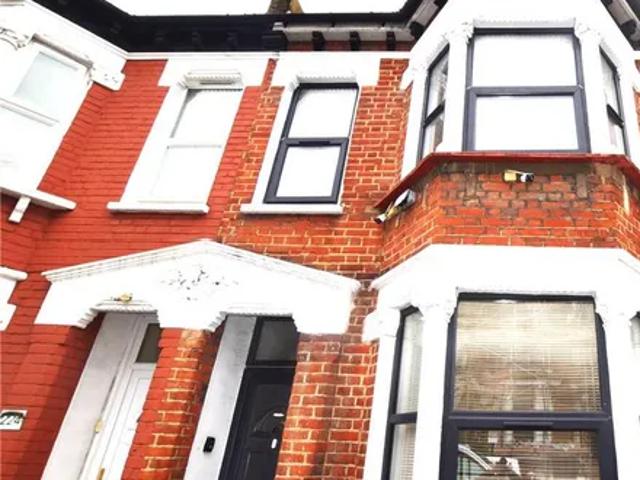Whitehorse Lane, London, SE25 6UP, United Kingdom | 2 bed house for rent #167776875 | Rentberry
