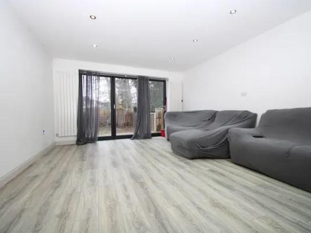 Whitehorse Lane, London, SE25, Property for rent