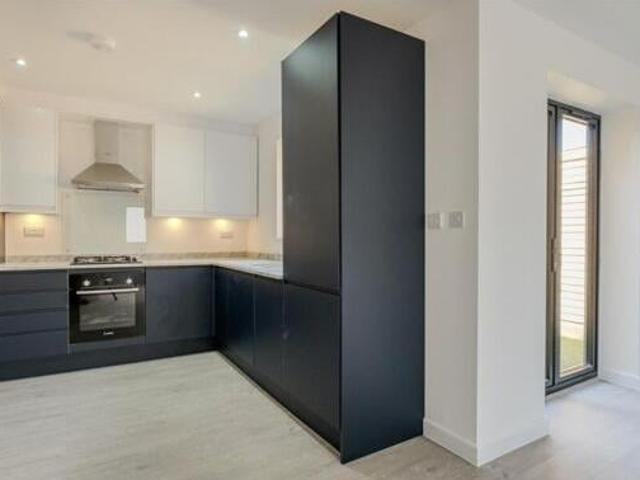 Whitehorse Road, Croydon, 1 Bedroom Maisonette