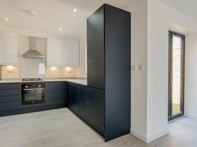 Whitehorse Road, Croydon, 1 Bedroom Maisonette