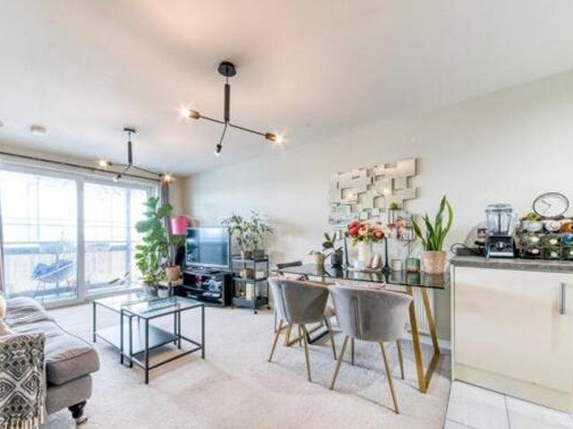 Whitehorse Road, Croydon, 2 Bedroom Apartment