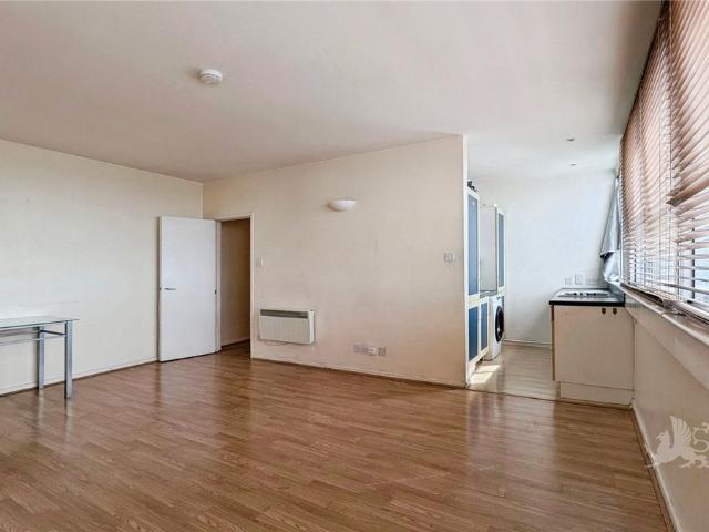 Whitehorse Road, Croydon CR0, 2 bed flat to rent, £1,600 pcm | PrimeLocation
