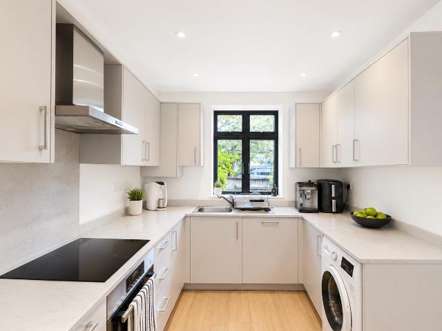 Whitehorse Road, Croydon CR0, 2 bed flat to rent, £1,850 pcm | PrimeLocation