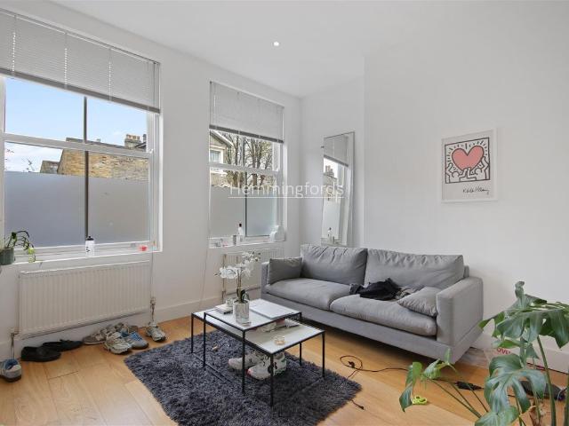 Whitehorse Road, Limehouse E1, 2 bed flat to rent, £2,500 pcm | PrimeLocation