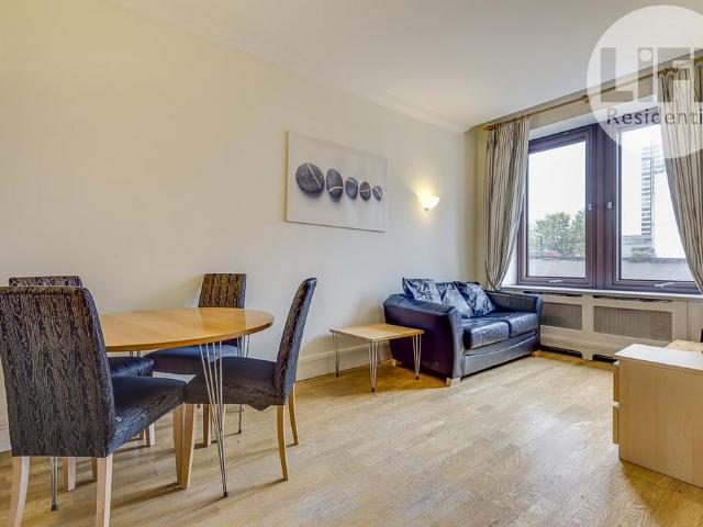 Whitehouse Apartments, London SE1 1 bed flat to rent £2,500 pcm £577 pw
