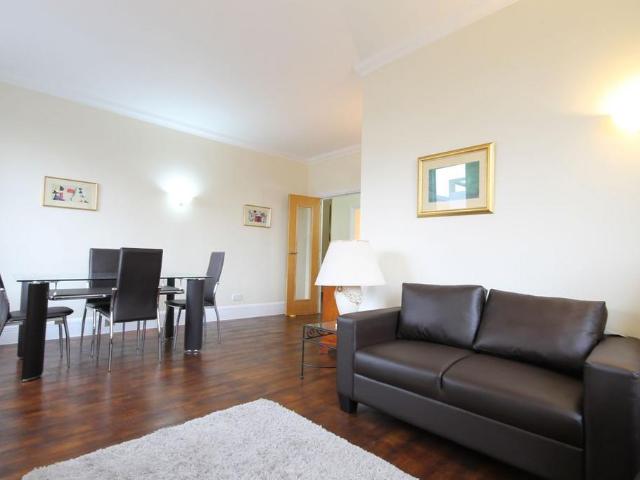 Whitehouse Apartments, London SE1 2 bed flat to rent £3,500 pcm £808 pw