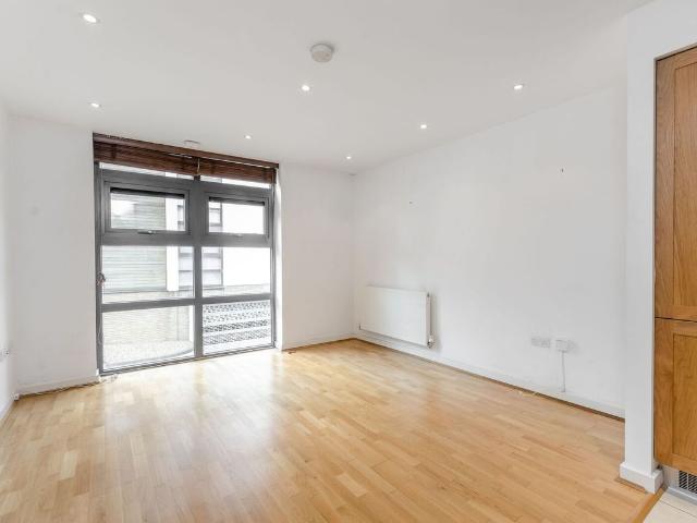 Whitelands Crescent, Southfields, London SW18, 1 bed flat to rent, £3,500 pcm | PrimeLocation