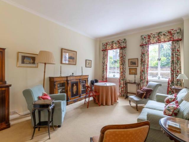 Whitelands House, Cheltenham Terrace. 1 bed flat to rent £4,312 pcm £995 pw