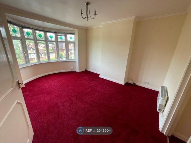 Whitelands Road, High Wycombe HP12, 2 bed flat to rent, £1,250 pcm | PrimeLocation
