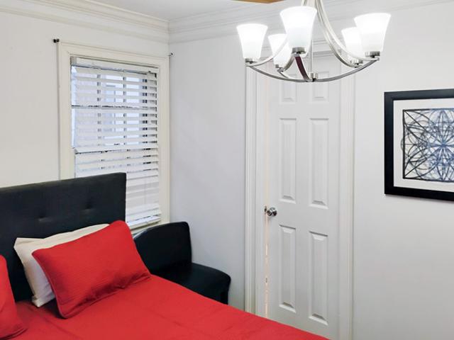 Whiterock Chamblee Home with private bathrooms. Near Marta bus stop and major Hwys