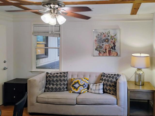 Whiterock Chamblee Home with private bathrooms