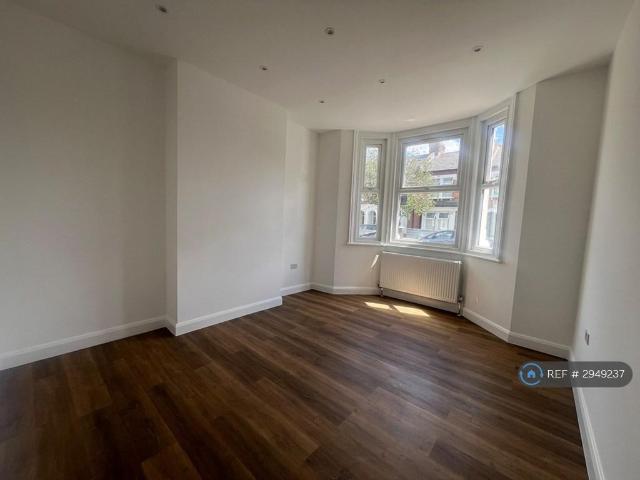 Whitestile Road, Brentford, TW8 1 bed flat to rent £1,800 pcm £415 pw