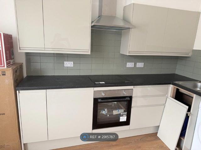 Whitestile Road, Brentford TW8, Studio to rent, £1,400 pcm | PrimeLocation