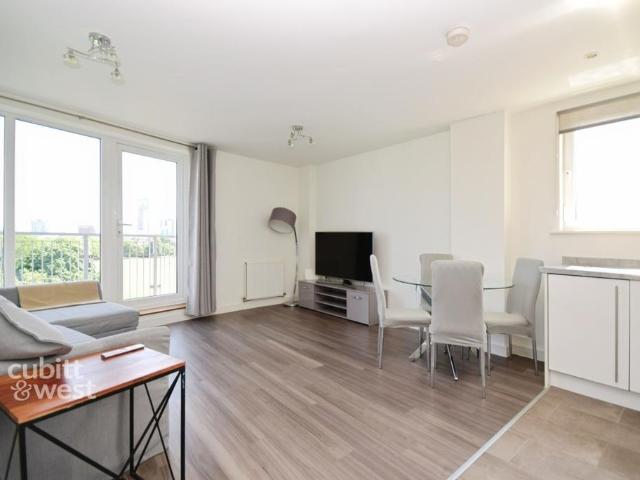 Whitestone Way, Croydon CR0 2 bed apartment to rent £1,750 pcm £404 pw