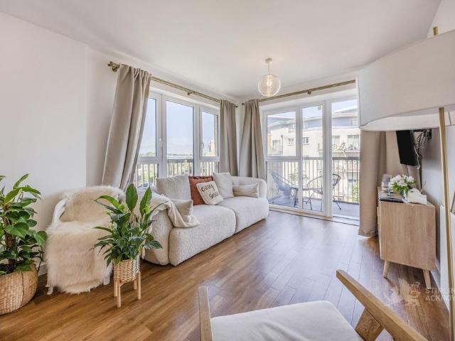 Whitestone Way, Croydon, CR0 2 bed apartment to rent £1,900 pcm £438 pw