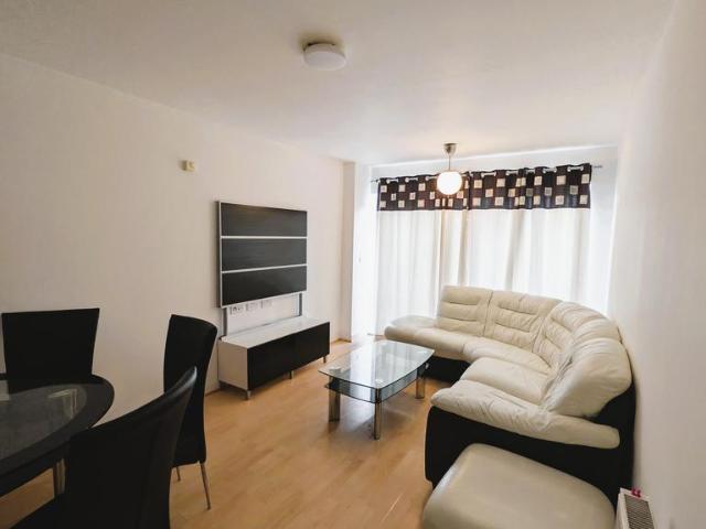 Whitestone Way, Croydon CR0 2 bed flat to rent £1,800 pcm £415 pw