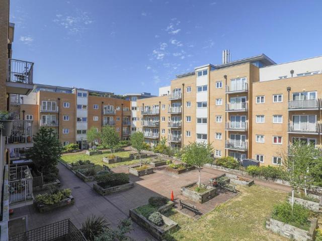 Whitestone Way, Croydon 2 bed apartment to rent £1,600 pcm £369 pw