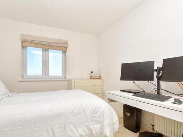 Whitestone Way, Croydon, 2 Bedroom Apartment