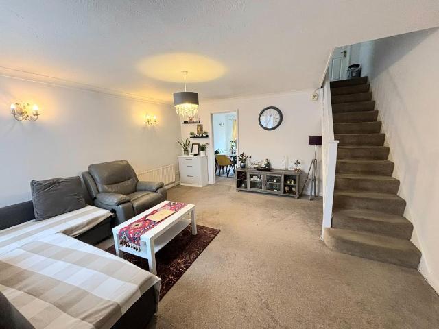 Whites Close, Greenhithe, DA9 3 bed end of terrace house to rent £1,950 pcm £450 pw