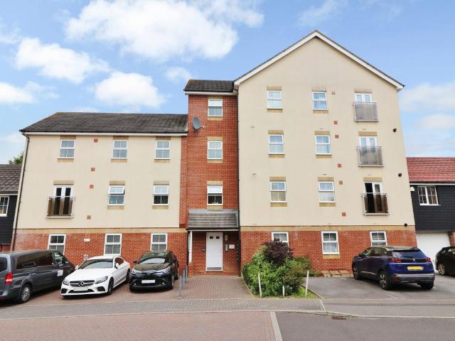 Whites Way, Hedge End, Southampton SO30, 2 bed flat to rent, £1,200 pcm | PrimeLocation