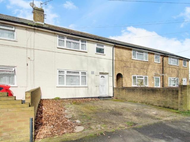 Whitethorn Avenue, West Drayton UB7 3 bed terraced house to rent £2,100 pcm £485 pw