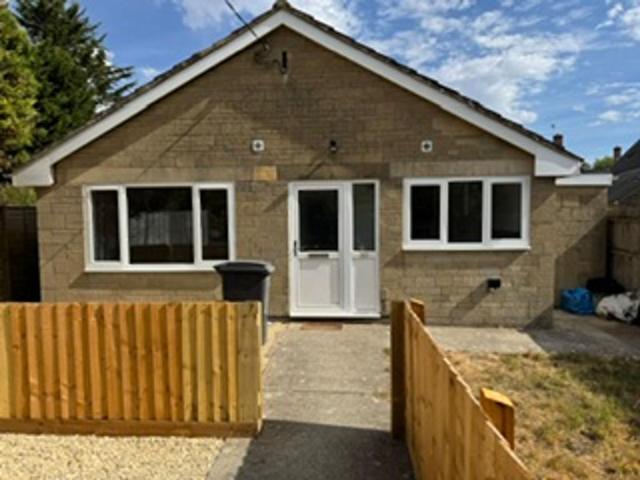 Whiteway View, Cirencester, GL7 2 bed semi detached bungalow to rent £1,325 pcm £306 pw