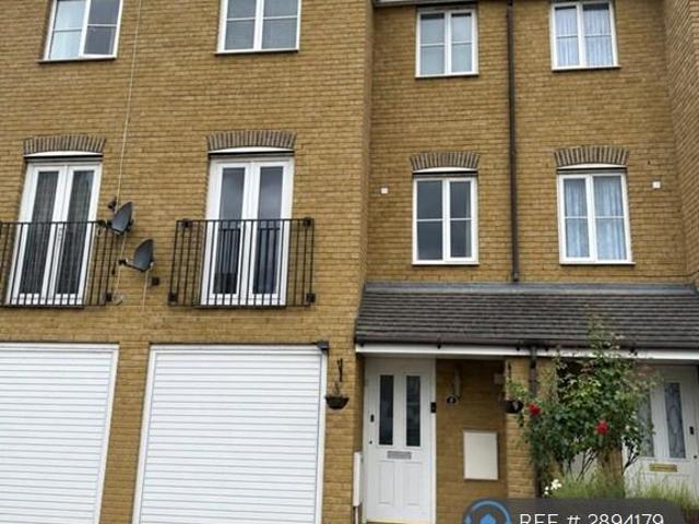 Whitfield Crescent, Dartford, DA2 3 bed terraced house to rent £2,295 pcm £530 pw