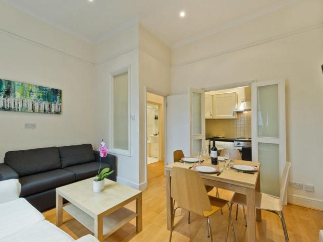 Whitfield Street, London W1T 2 bed apartment to rent £3,250 pcm £750 pw