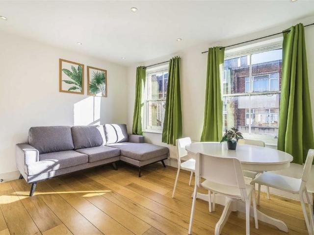 Whitfield Street, London W1T 2 bed flat to rent £3,033 pcm £700 pw