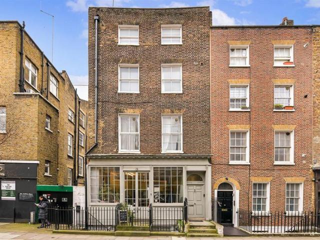 Whitfield Street, London W1T 2 bed flat to rent £3,146 pcm £726 pw