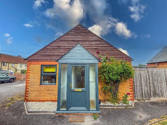 Whiting Lane, North Petherton TA6, 1 bed detached bungalow to rent, £1,000 pcm | PrimeLocation