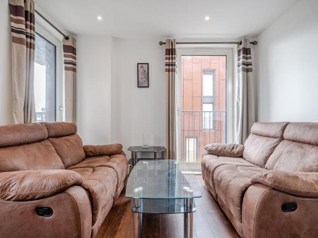 Whiting Way, London, SE16