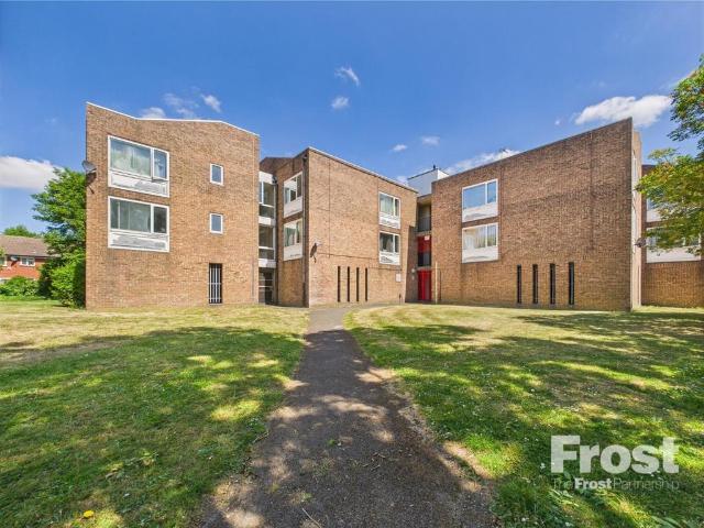 Whitley Close, Stanwell. Studio to rent £1,000 pcm £231 pw