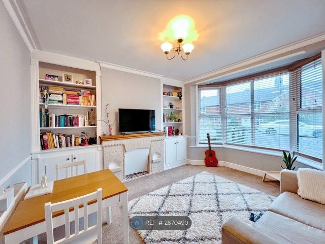 Whitley Road, Eastbourne BN22, 2 bed flat to rent, £1,400 pcm | PrimeLocation