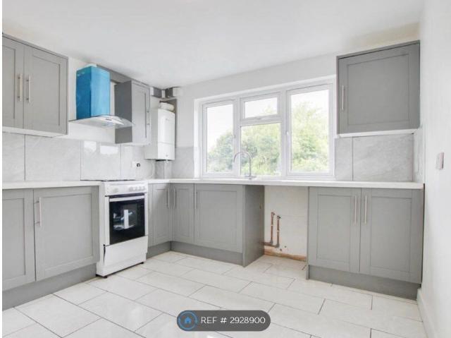 Whitmore Way, Basildon SS14, 3 bed maisonette to rent, £1,725 pcm | PrimeLocation