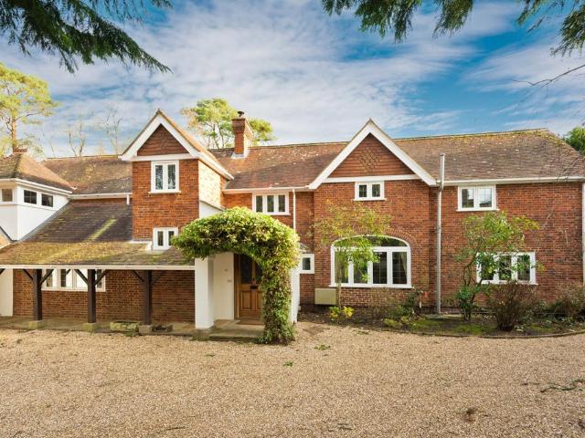 Whitmead Lane, Tilford, Farnham. 6 bed detached house to rent £7,995 pcm £1,845 pw