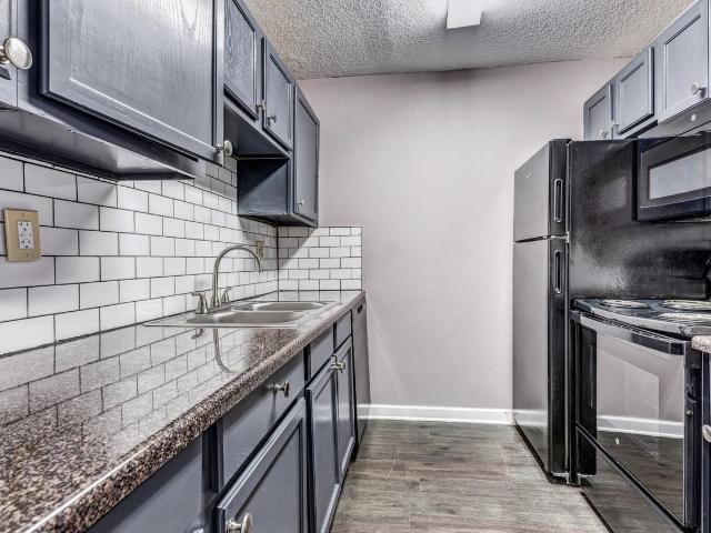 Whitney Manor 1 Bedroom Apartment for Rent at 1117 Whitney Ave, Gretna, LA 70056