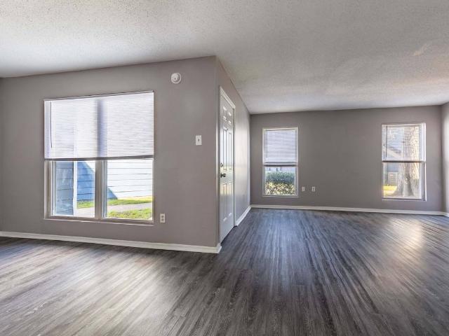 Whitney Manor 2 Bedroom Apartment for Rent at 1117 Whitney Ave, Gretna, LA 70056
