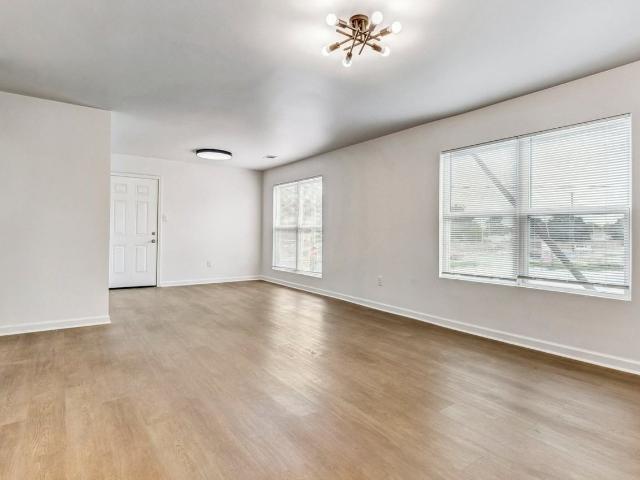 Whitney Manor 2 Bedroom Apartment for Rent at 1117 Whitney Ave, Gretna, LA 70056
