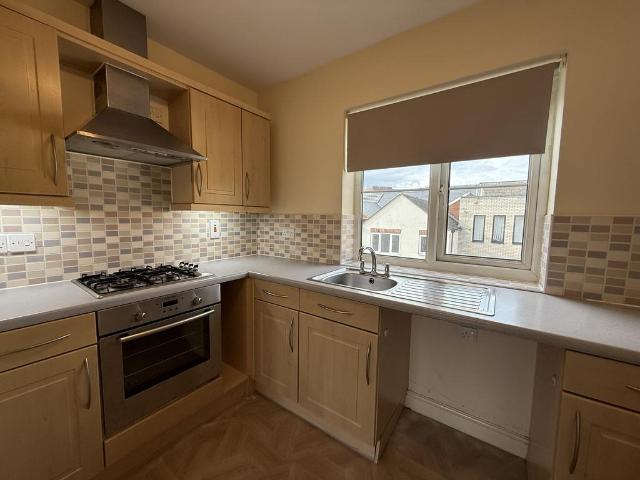 Whitney Street, Swindon, SN1 2 bed flat to rent £1,000 pcm £231 pw