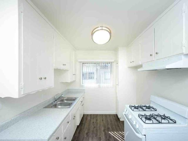 Whitsett Courtyard Apartments 2 Bedroom Apartment for Rent at 6065 Whitsett Ave, Los Angeles, CA 91606 Greater Valley Glen