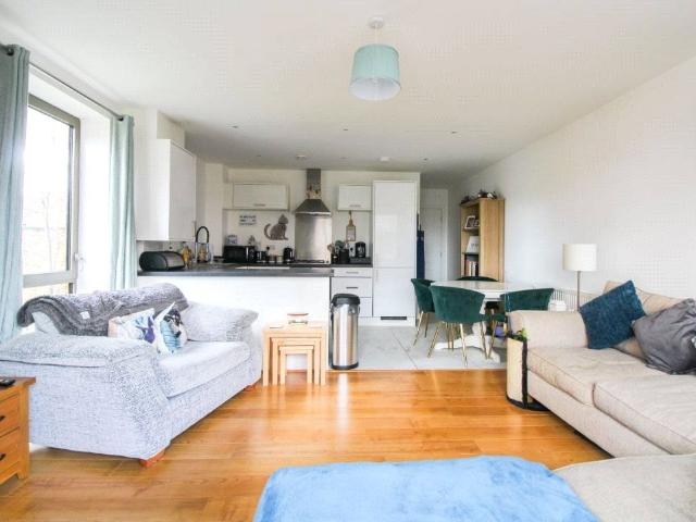 Whitstable Place, Croydon CR0, 2 bed flat to rent, £1,800 pcm | PrimeLocation