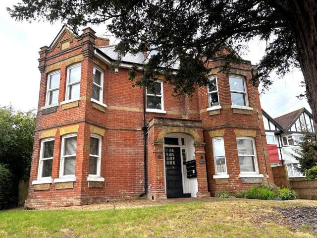 Whitstable Road, Canterbury, Kent, CT2 2 bed flat to rent £1,450 pcm £335 pw