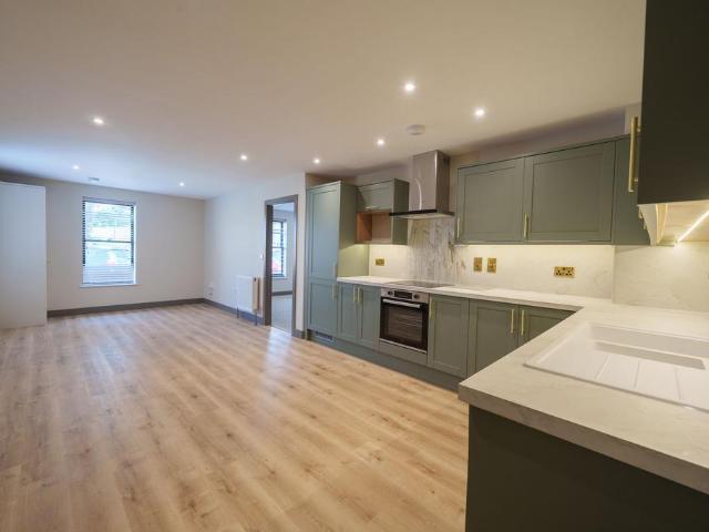 Whitworth Corner House, Cirencester GL7 1 bed apartment to rent £1,050 pcm £242 pw
