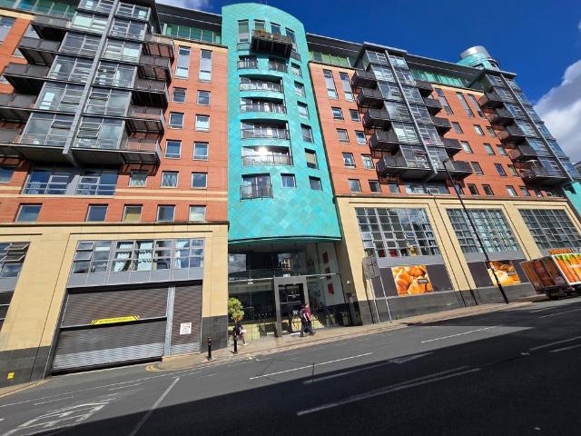 Whitworth Street West, Manchester M1 2 bed flat to rent £1,450 pcm £335 pw