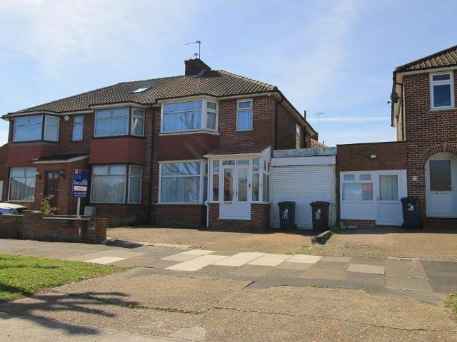 Whitton Avenue East, Greenford UB6 3 bed semi detached house to rent £2,490 pcm £575 pw